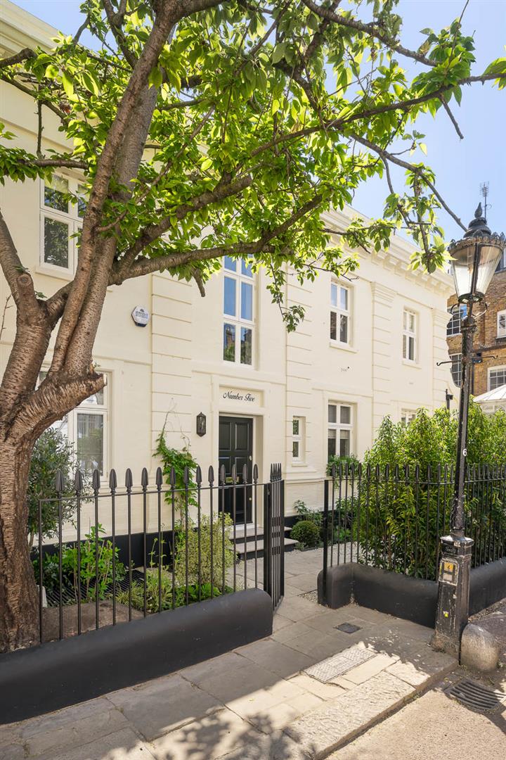 Rutland Gardens, London - Forbes Gilbert-Green